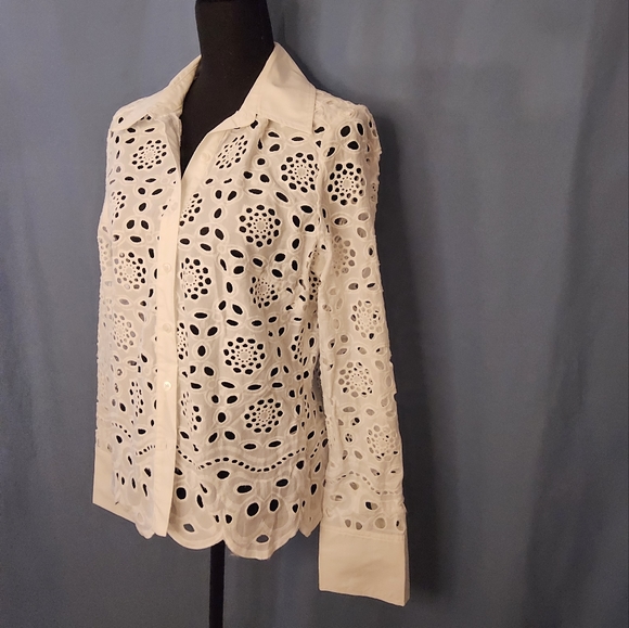 DAVI & DANI | Tops | Davi Dani Classic White Floral Cutwork Button ...